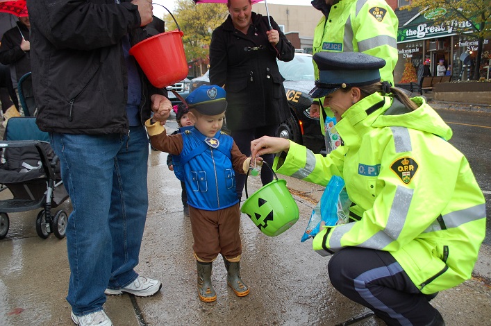 Lions and unicorns and skunks, oh my! Annual Tiny Tots Parade delights ...