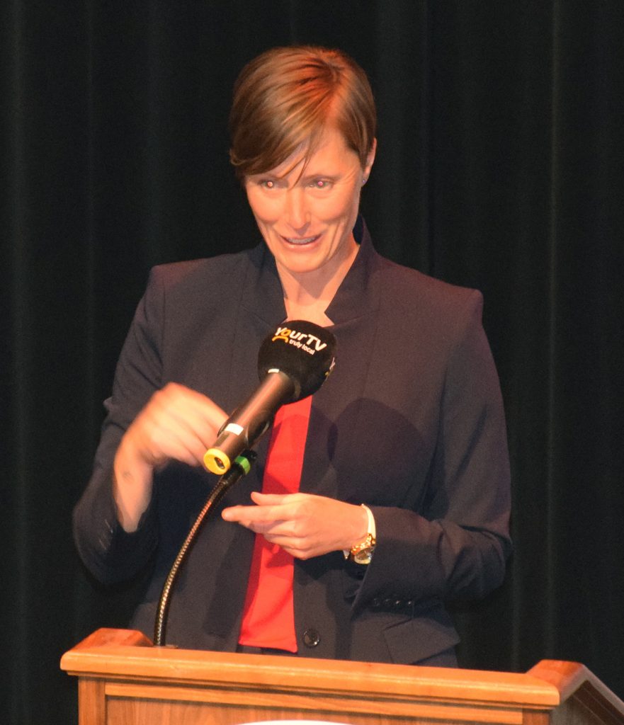 Some of the candidates' closing remarks get chuckles from some and ...