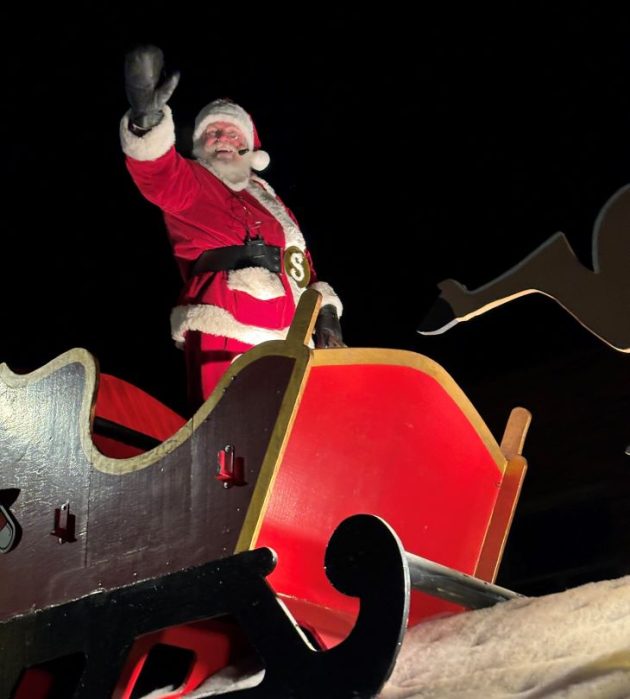 Community shows its giving spirit at Santa Claus Parade - Huntsville ...