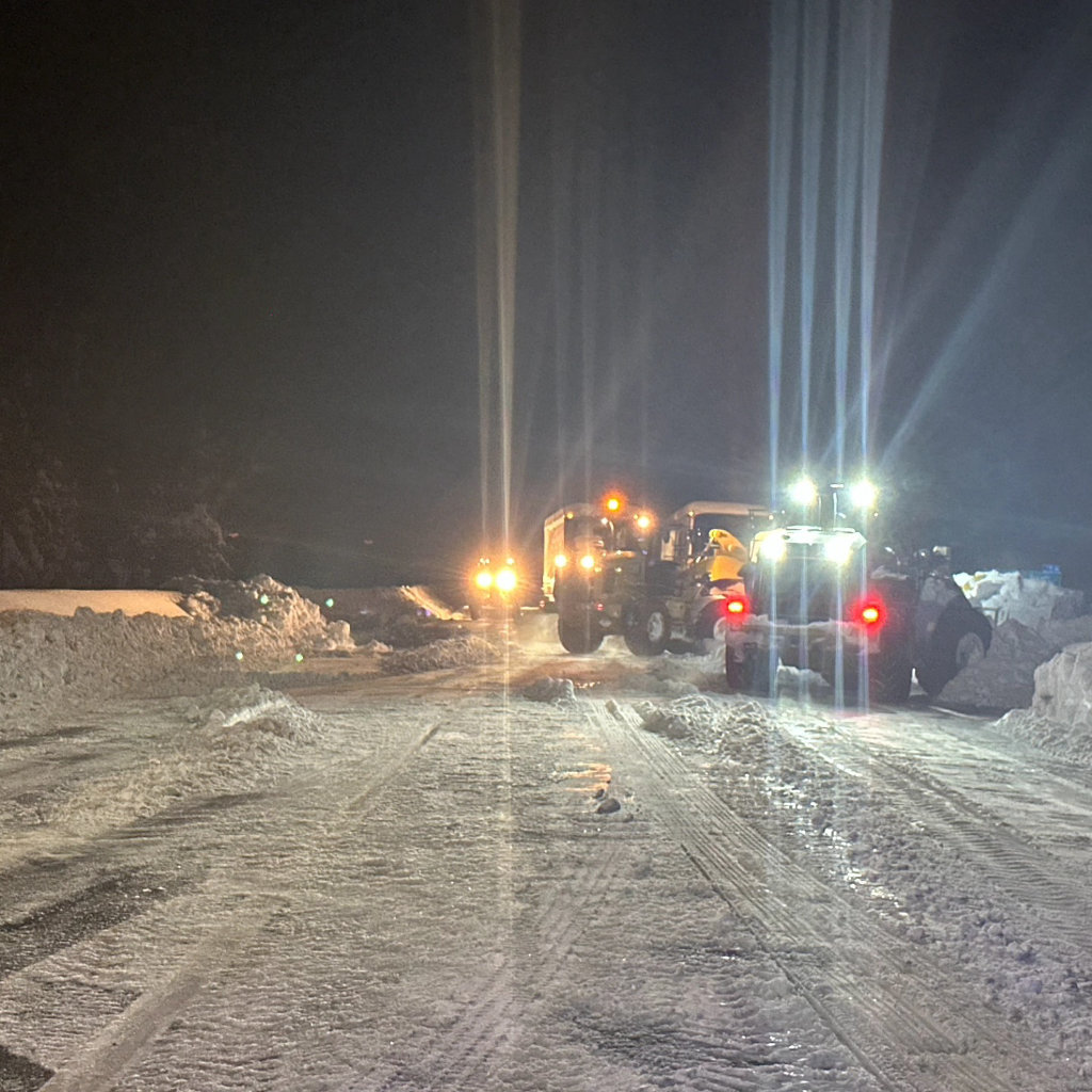 Emergency crews continue work on clearing snow and more on the way ...